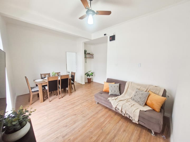 Varanda Ensolarada A Alguns Passos Do Mar - Santos