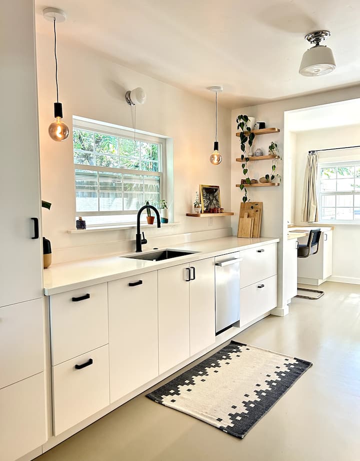 Retreat At The Abode On Olive (30+ Day Stay) - Redding, CA