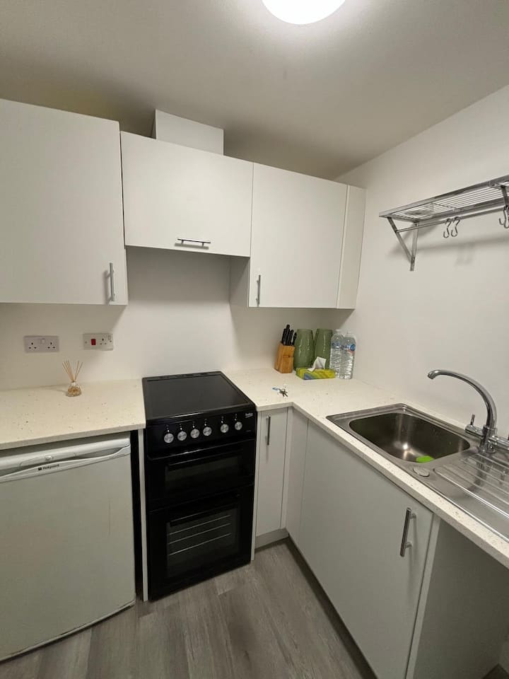 Modern Cozy Apartment In The Heart Of Aldershot - Farnham