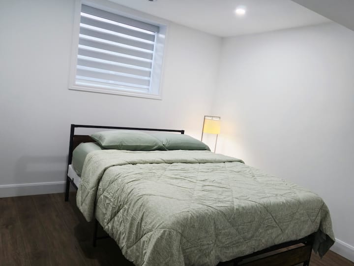 Stylish Basement Getaway With Private Entrance - St. Thomas