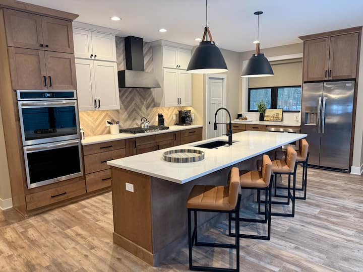 Courtyard Country Club | Private Pool & Hot Tub - Holland, MI