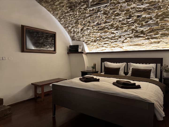 Historic Arch Apartment - Karlova Street - Prague