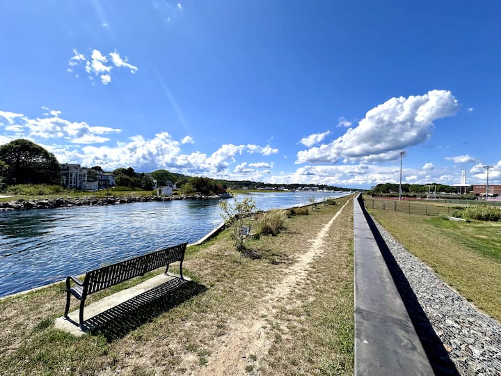 Fish & Ships On River: Steps To Ocean, Blvd, Park - Ipswich, MA