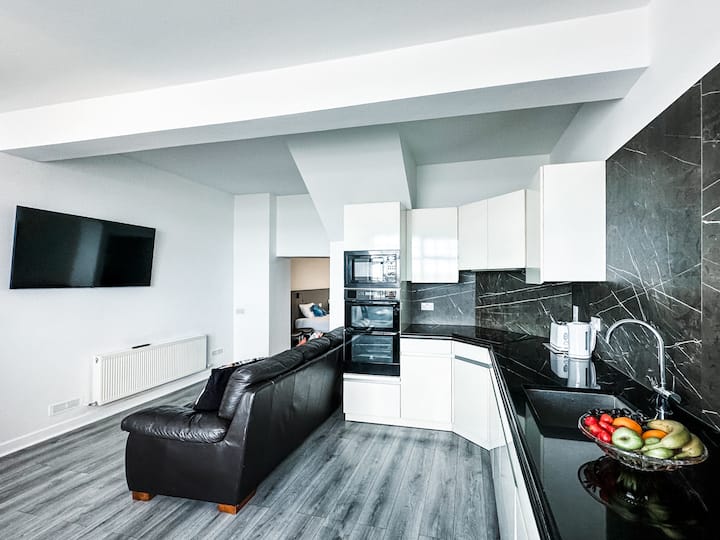 Large Ground Floor Studio Apt - Cobh