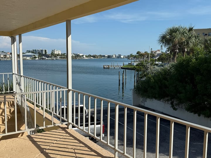 Treasure Island Large Waterfront! Beach Steps Away - St. Pete Beach