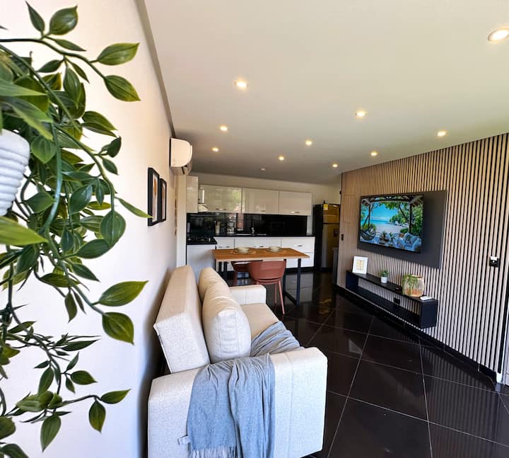 Apto Moderno 3h+2b | 9 Personas Laureles - Medellín, Colombia