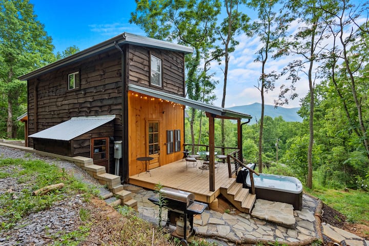 New Modern Cabin! Mtn Views, Sauna, Hot Tub! Enjoy - Black Mountain, NC