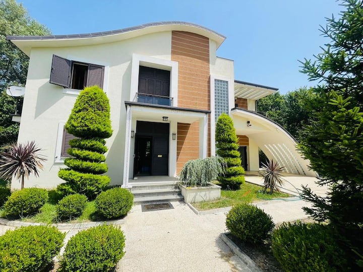 Villa With 4 Bedrooms And 4 Bathrooms - Velipojë