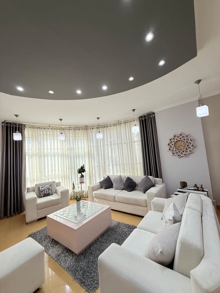 Luxury Free Parking Apartment- City Center - Tirana