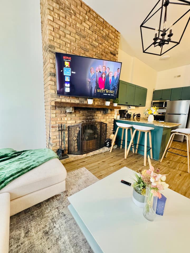 Winter Getaway |Near Depaul Univ| 1 Free Parking - Chicago, IL