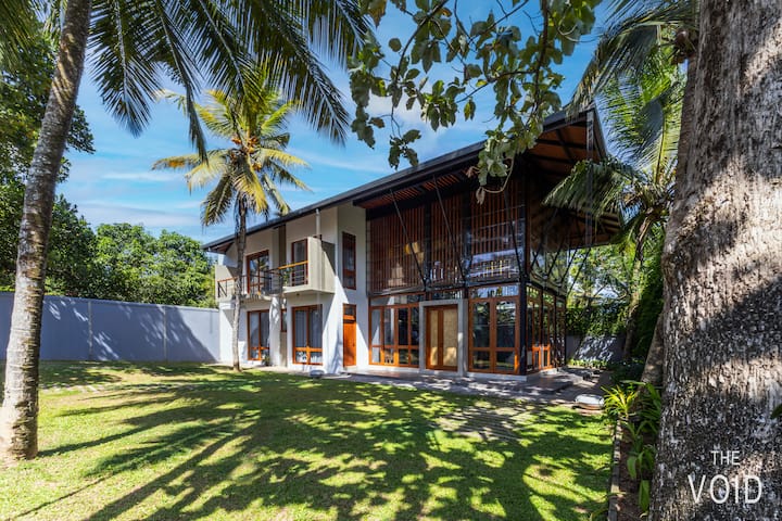 5 Bedroom Luxury Villa At Colombo Highway Entrance - Sri Lanka