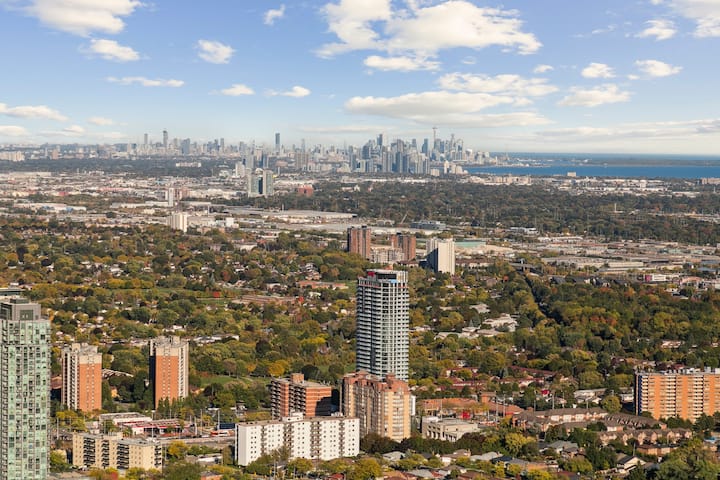 Lower Penthouse At Square One-2bed, 2bath+ Parking - Lakeshore