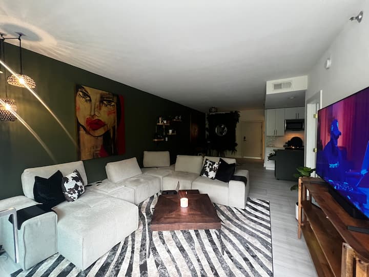 Cozy Vibes & Stylish Accents Near Bravos Stadium! - Marietta, GA