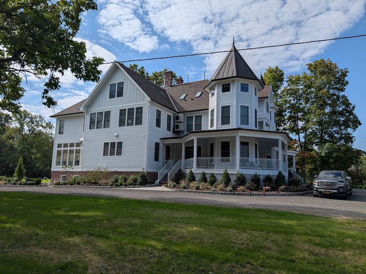 Parkway House Goshen Bed & Breakfast Suite #2 - Goshen, NY