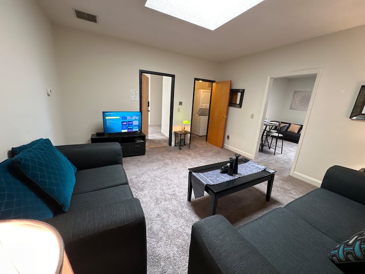 Downtown Lounge Getaway With Two Living Spaces - Greensboro, NC