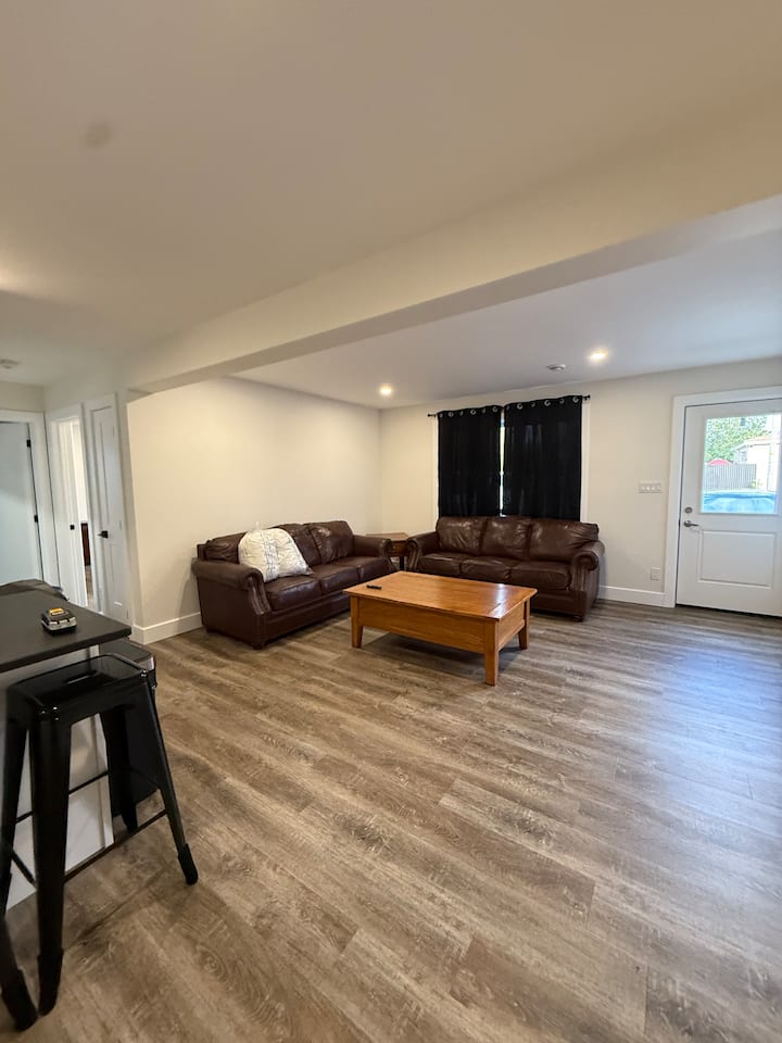 Comfortable 2-bedroom Unit In Capreol Ac + Laundry - Greater Sudbury