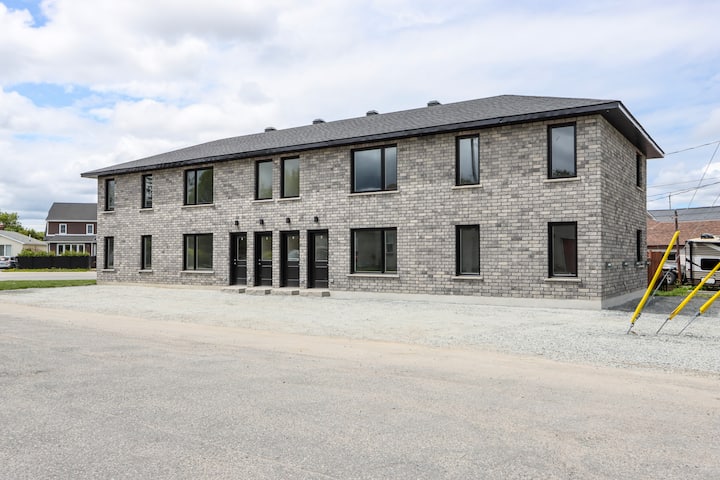 Comfortable 2-bedroom Unit In Capreol Ac + Laundry - Sudbury