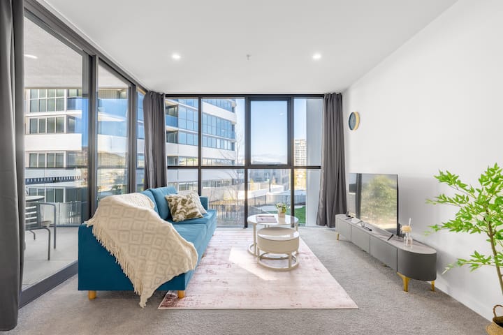 @Stylish Woden Apt Near Hospital W Pool & Parking - 