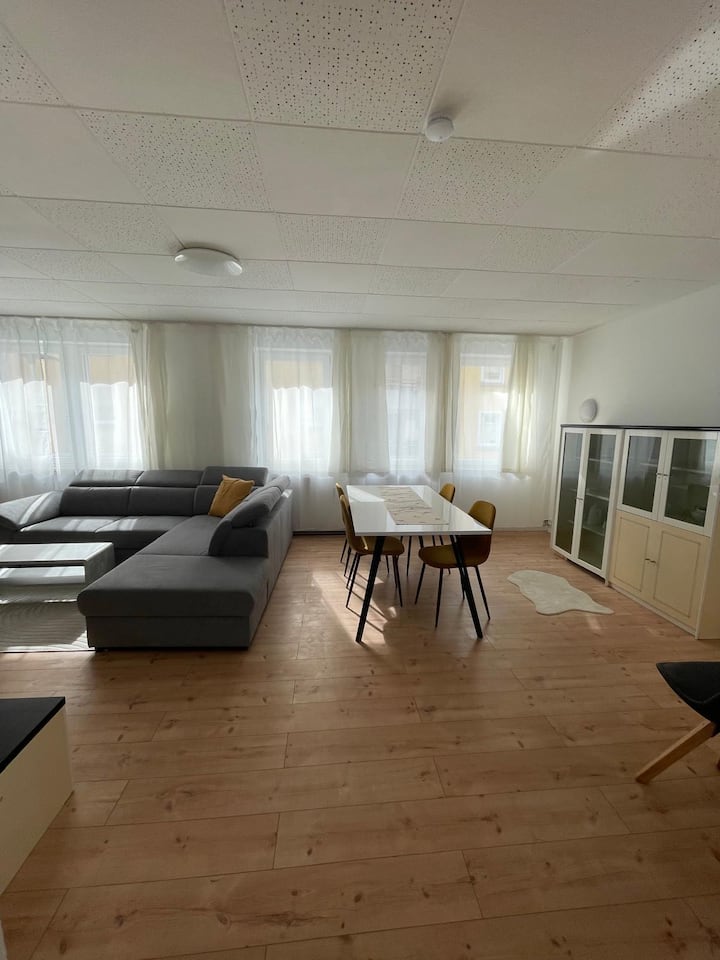 Renovated 2-bedroom Flat With Spacious Rooms - Krefeld