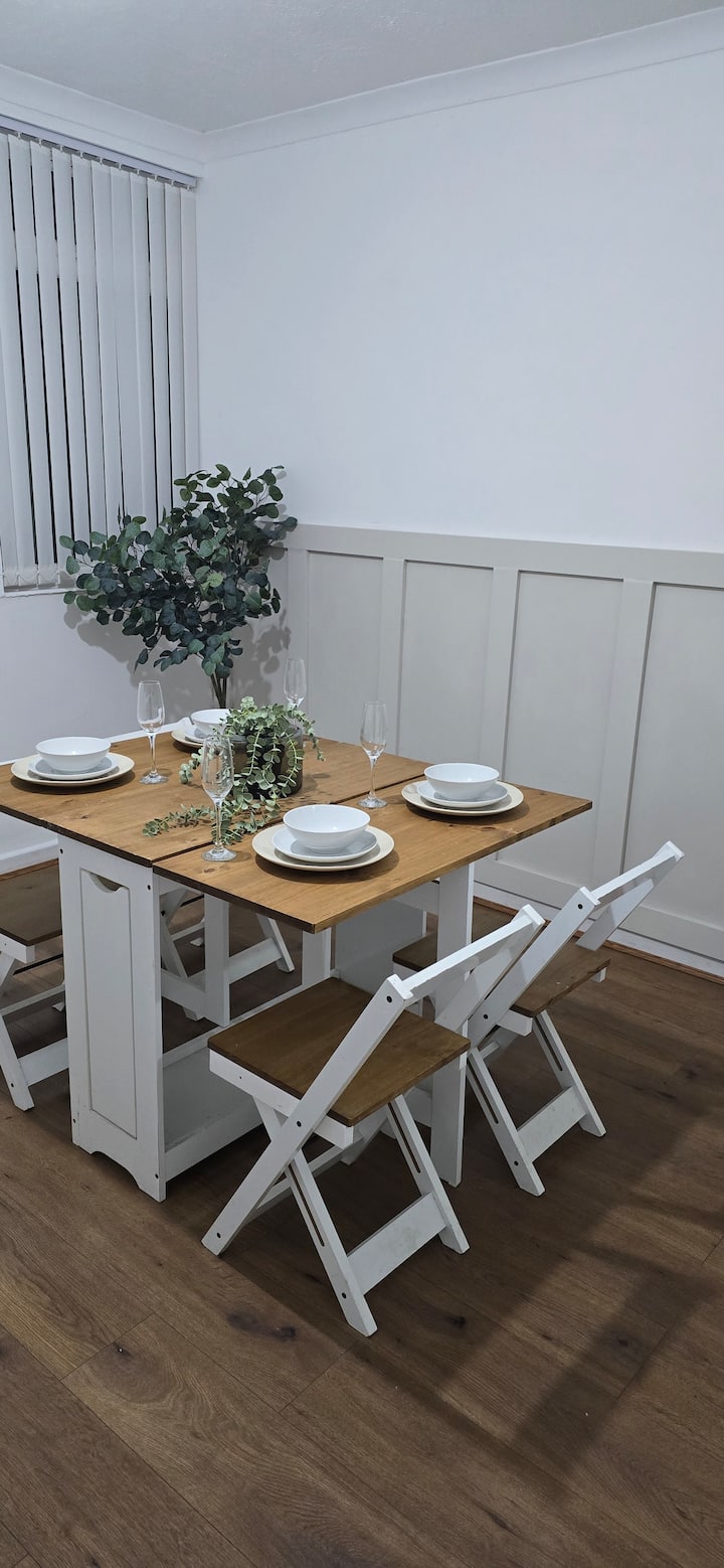 Modern 2 Bedroom Home With Dinning And Living Room - Luton