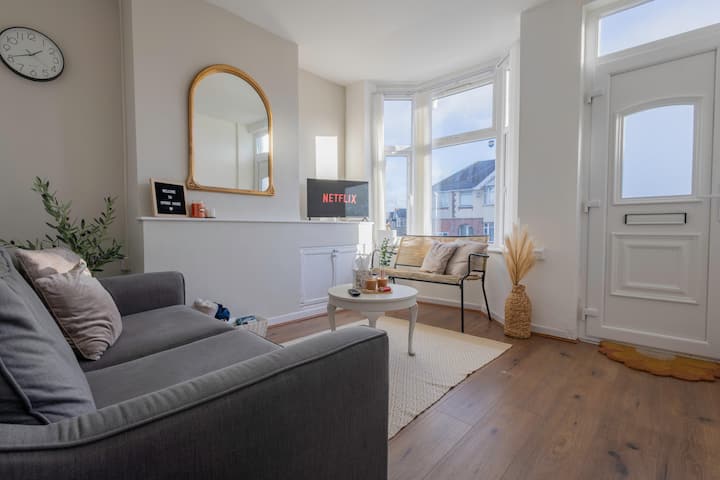 Stylish 2 Bedroom House | Central | Free Parking - 루턴