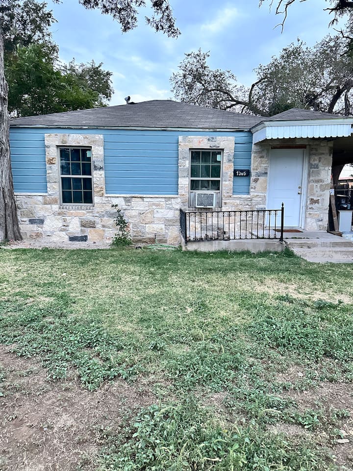 A Lovely 2 Bedroom - Lubbock, TX