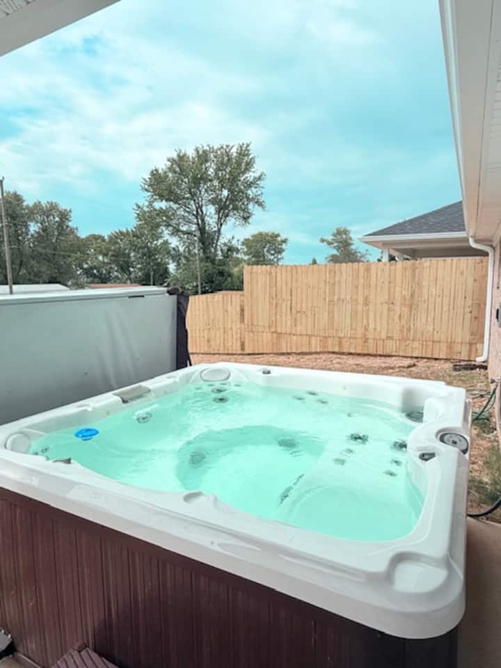 3801 Hamburg Pike Perfect For Family With Hot Tub - Louisville, KY