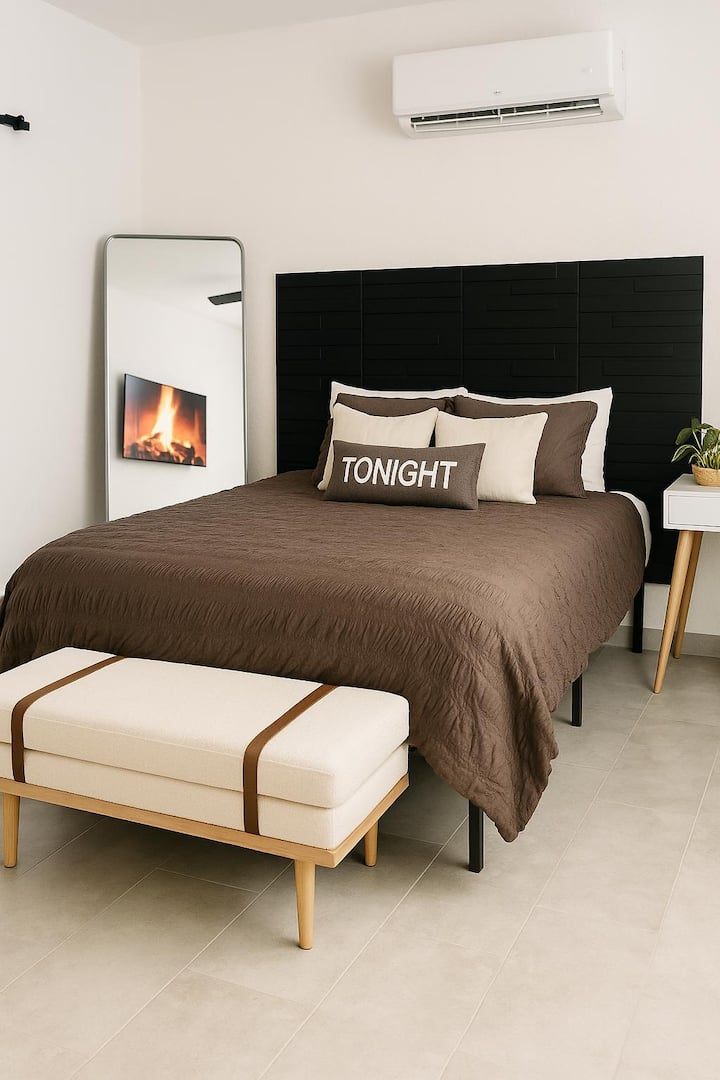 Antilla Oasis – Private Guesthouse - Camping World Stadium - Orlando