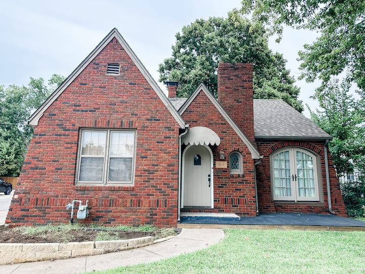 Beautiful, Clean House In An Idyllic Location - Wichita, KS