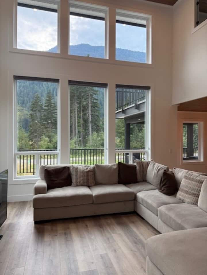 Mountain View Lodge - Sunshine Valley