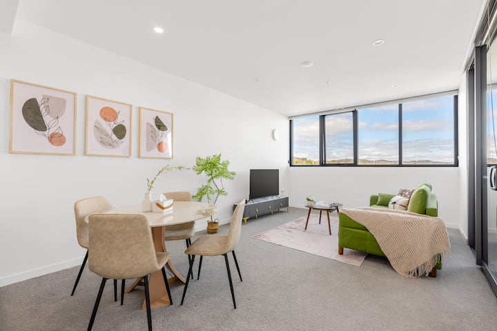 @Cozy Woden Stay | Hospital, Mall, Pool & Parking - Canberra