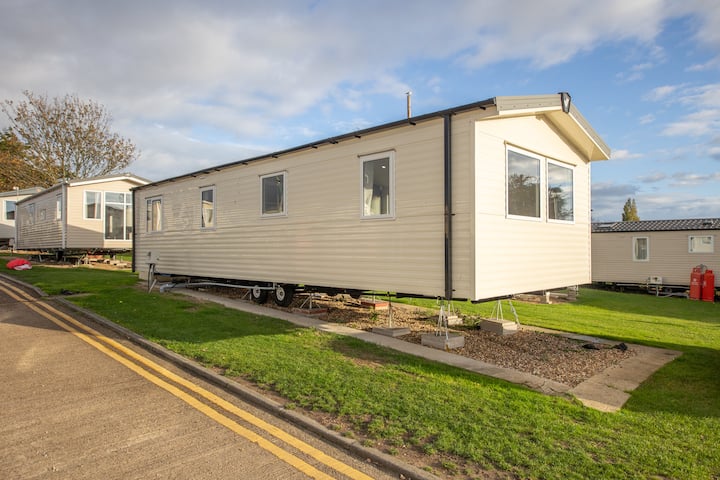 Brand New -3 Bedroom Caravan . - 