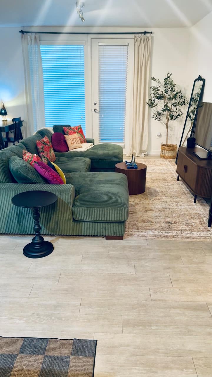 Stylish 1br | Sugarhouse | Pool, Hot Tub, Gym - Salt Lake City, UT