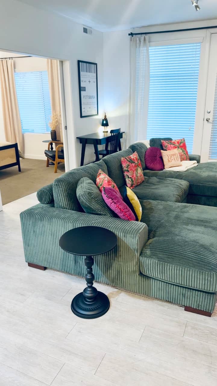 Sugar House Modern Apt | King Bed • Hot Tub - Salt Lake City, UT