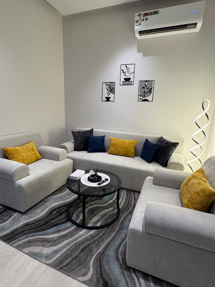 شقه غرفة وصالة بتصميم فندقي - Dammam