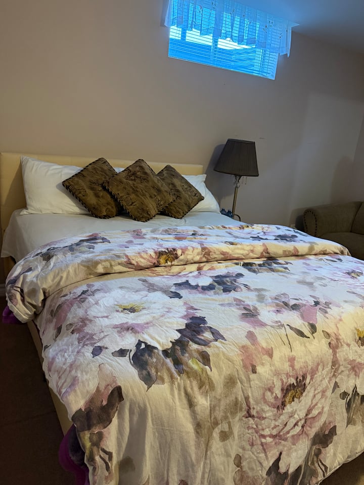 Private Room With Shared Washroom In A Home - Dorchester