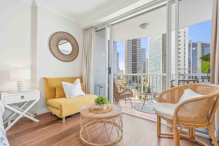 Resort Studio With Sea Views - Broadbeach