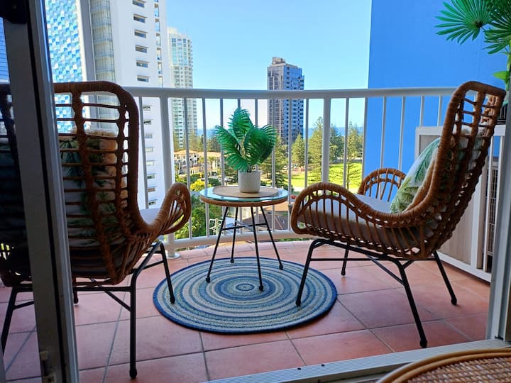 Resort Studio With Stunning Sea Views - Broadbeach