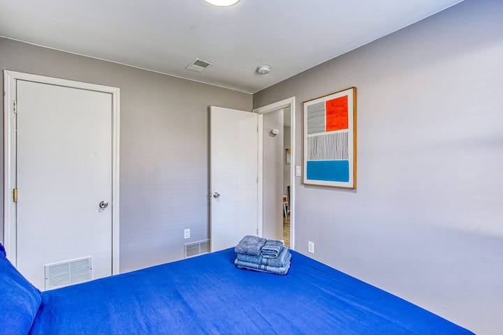 Modern Comfort Just Minutes From The Airport - Detroit Metro Wayne County Airport (DTW)