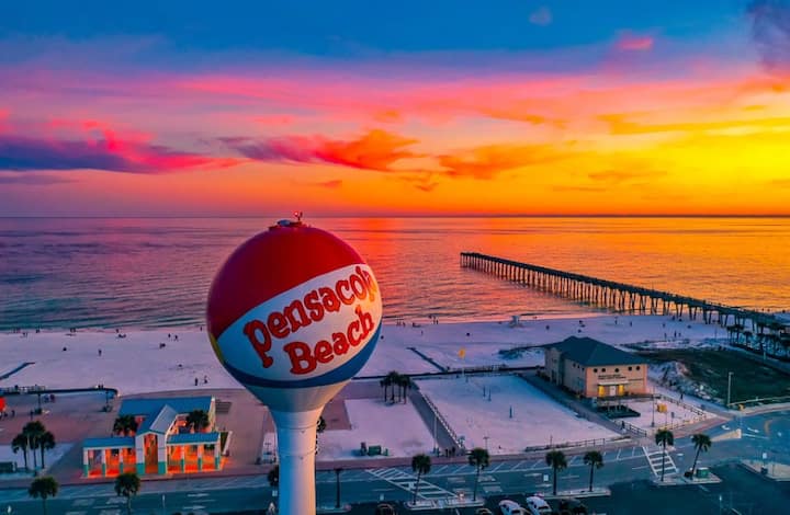 The Sunset Haven · 5 Mins To Beach - Pensacola Beach, FL
