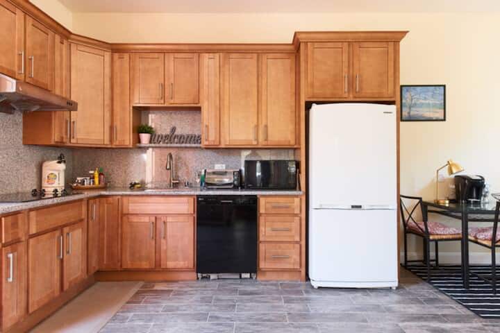 Quiet & Cozy Guesthouse Just Steps From Bart - Walnut Creek, CA