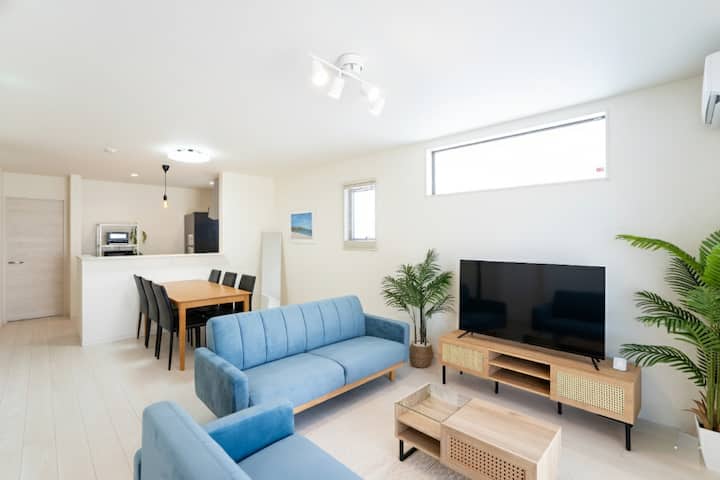 夕日を望む宇座ビーチ徒歩8分の宿 最大13名宿泊可の広々貸切戸建て 駐車場3台 3ベッドルーム - Okinawa