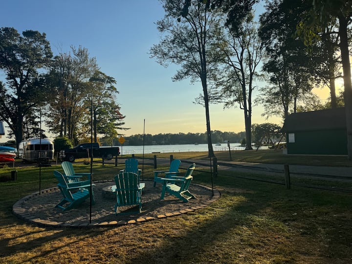Russell Beach Lakeview Retreat With Hot Tub - Cooley Lake, MI