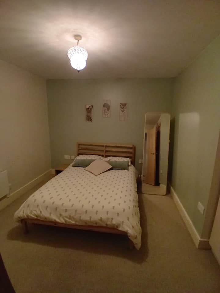 Clean & Tidy Double Bedroom In Unbeatable Location - Bristol