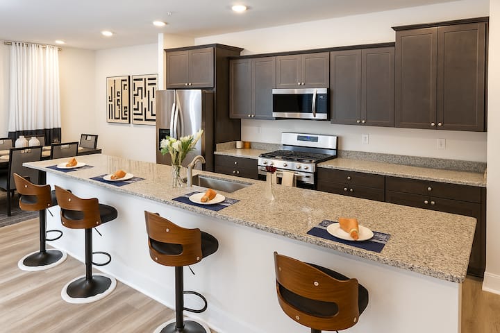 Luxury Home W/ Deck/loft & Skyline Views Near Balt - Owings Mills, MD