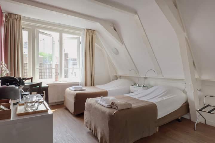 Twin Room - 2 Guest - Hotel Prinsenhof - Garden - Amsterdam