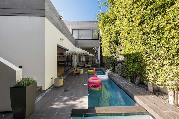 The Cosmopolitan Villa - Beverly Hills, CA