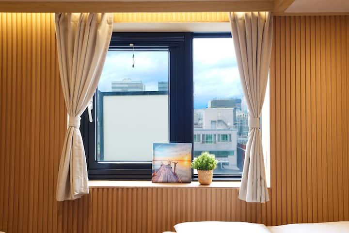 [특가]Gaon82/영등포/홍대
/명동/신촌/용산/광화문/성수/여의도/2 5호선
Q침대 - South Korea