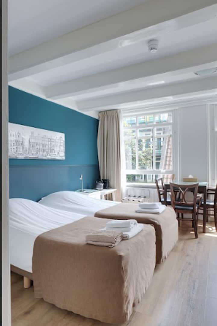 Family Room - 4 Guest - Hotel Prinsenhof - Garden - Amsterdam