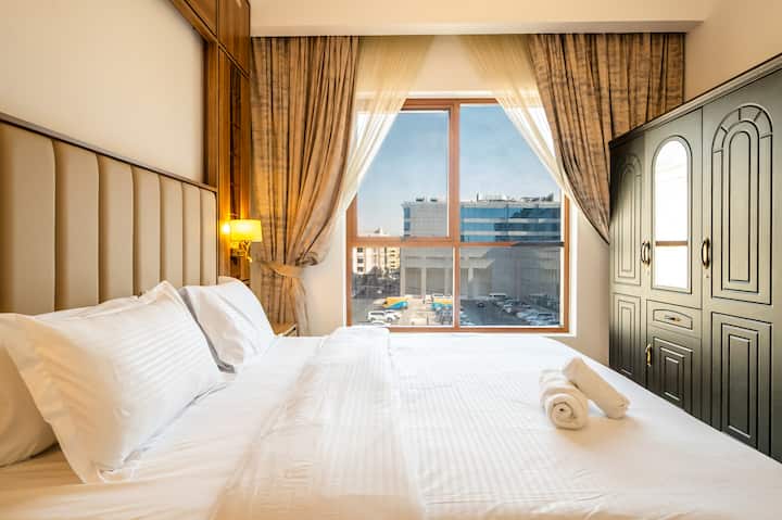 Chic 1br Suite! Resort-style Amenities - Aeropuerto de Dubái (DBX)